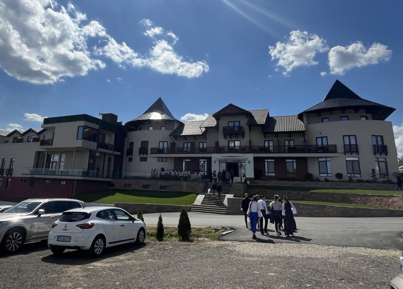 Raj za hedoniste Resort & Winery "Dve kule" (Foto+Video) - Sremska ...